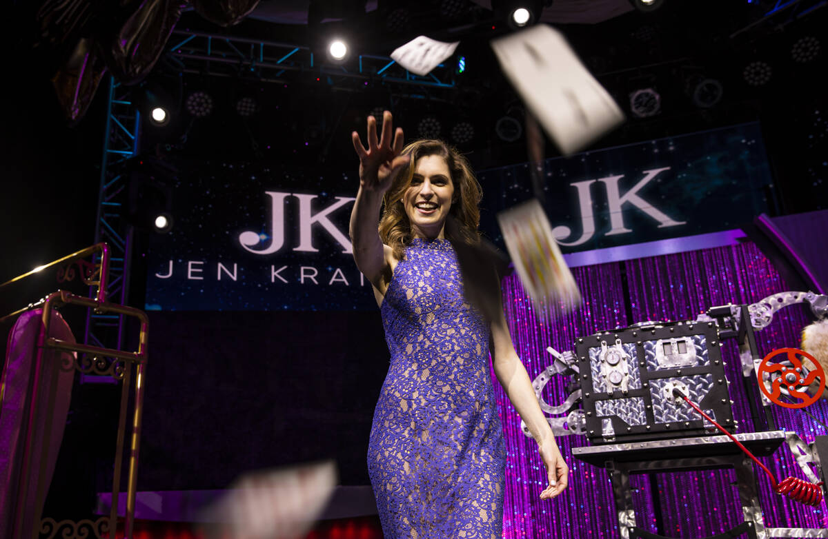 Magician Jen Kramer On Living Your PASSION and Finding The MAGIC In Everything - Chris Van Vliet